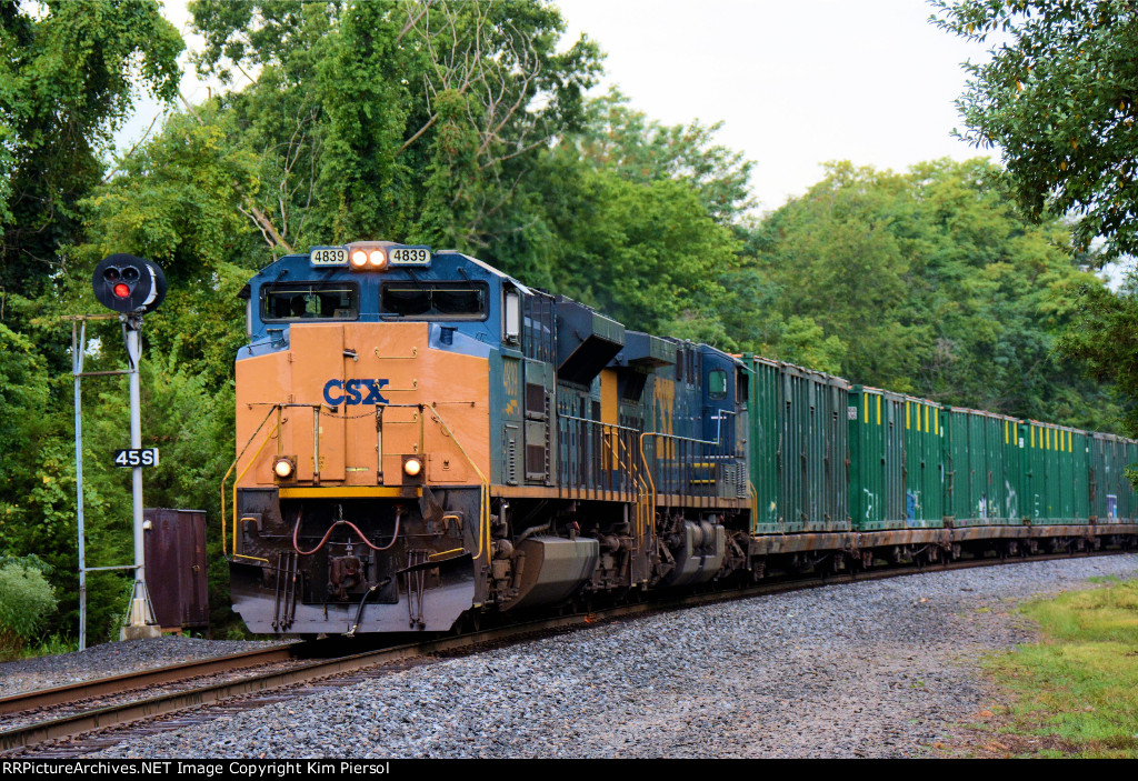 CSX 4839 Q702